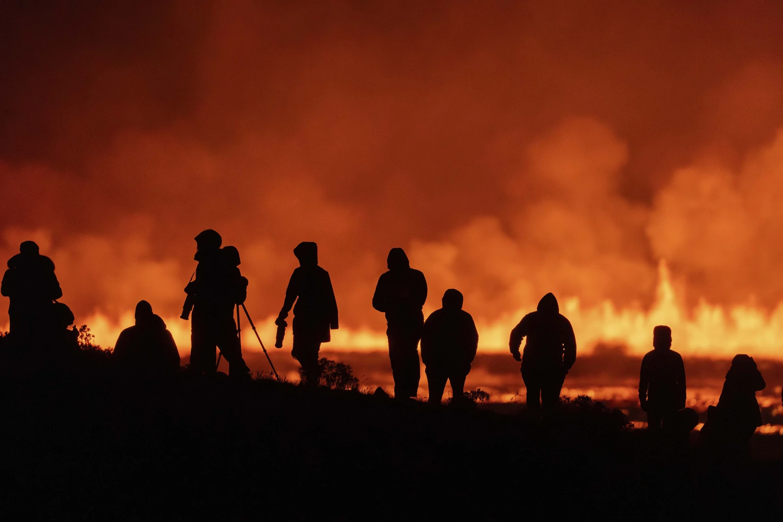 Iceland volcano eruption raises pollution fears, forces evacuation of ...