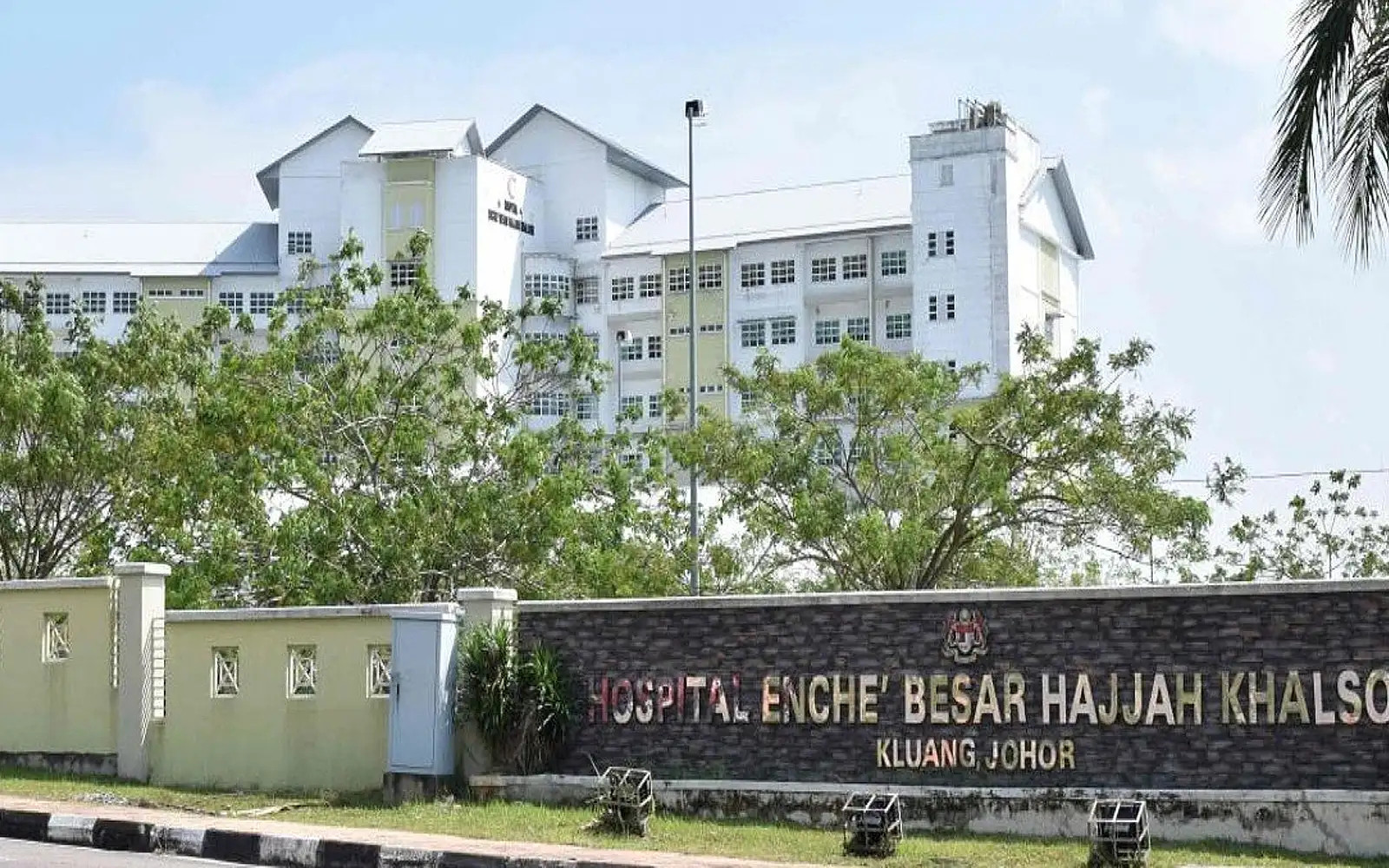 Parah tertimbus tanah, 2 anggota unit musnah bom kini stabil | FMT