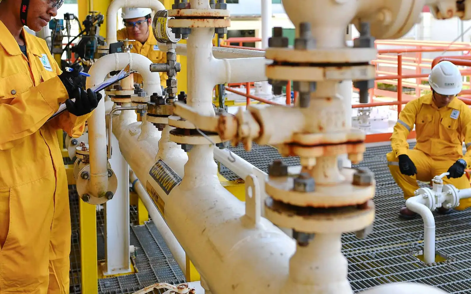 Petronas, Eni to form JV to strengthen regional LNG presence | FMT