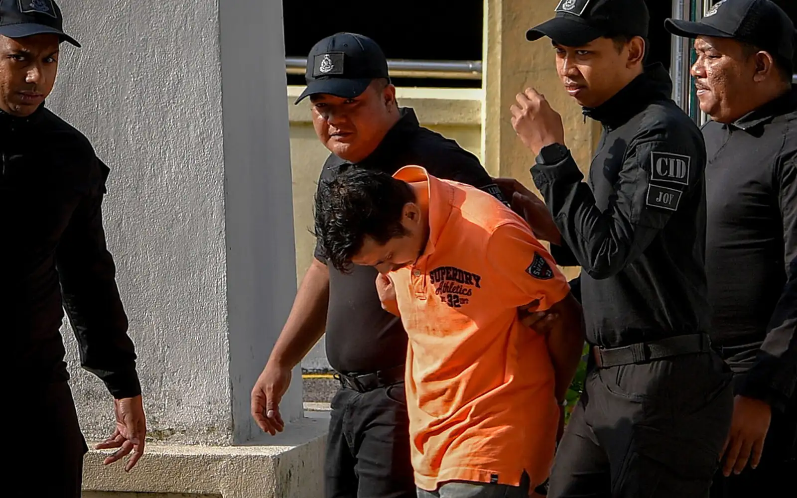 Lelaki mengaku tak salah cuba bunuh 2 wanita di surau | FMT