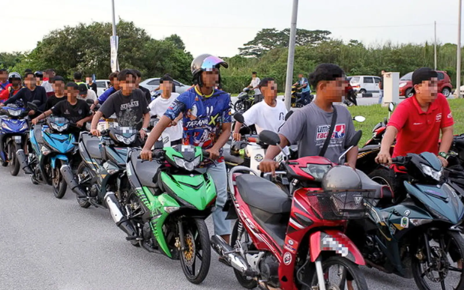 69 pelajar antara 136 ditahan merempit | FMT