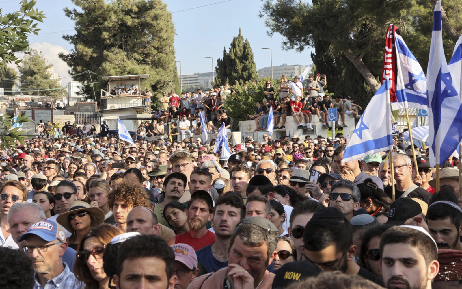 Thousands line streets for funeral of American-Israeli hostage | FMT