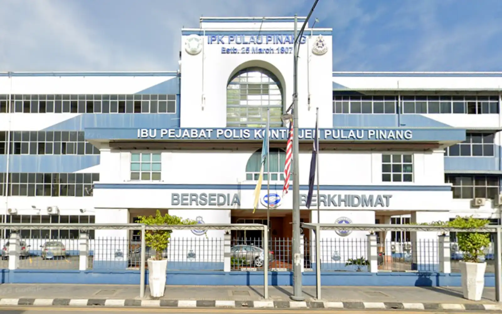 Cops quiz reporter over claim of bodyguard forced to eat pork | FMT