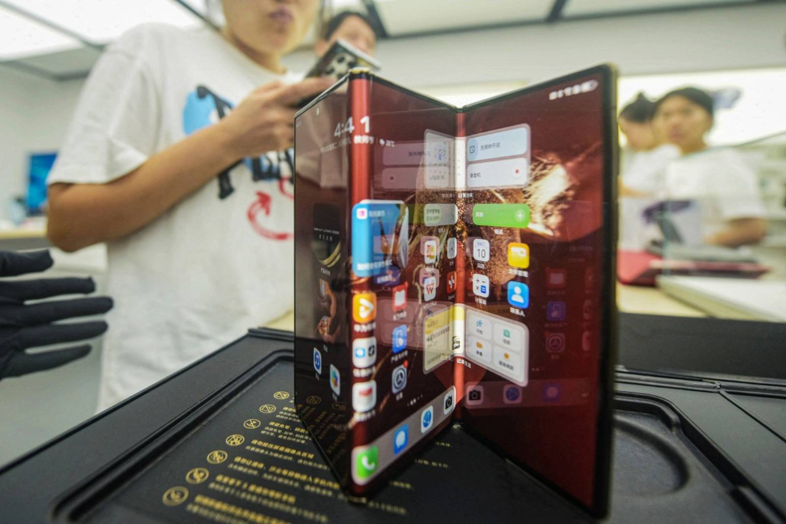 Huawei unveils triple-folding phone with hefty price tag | FMT