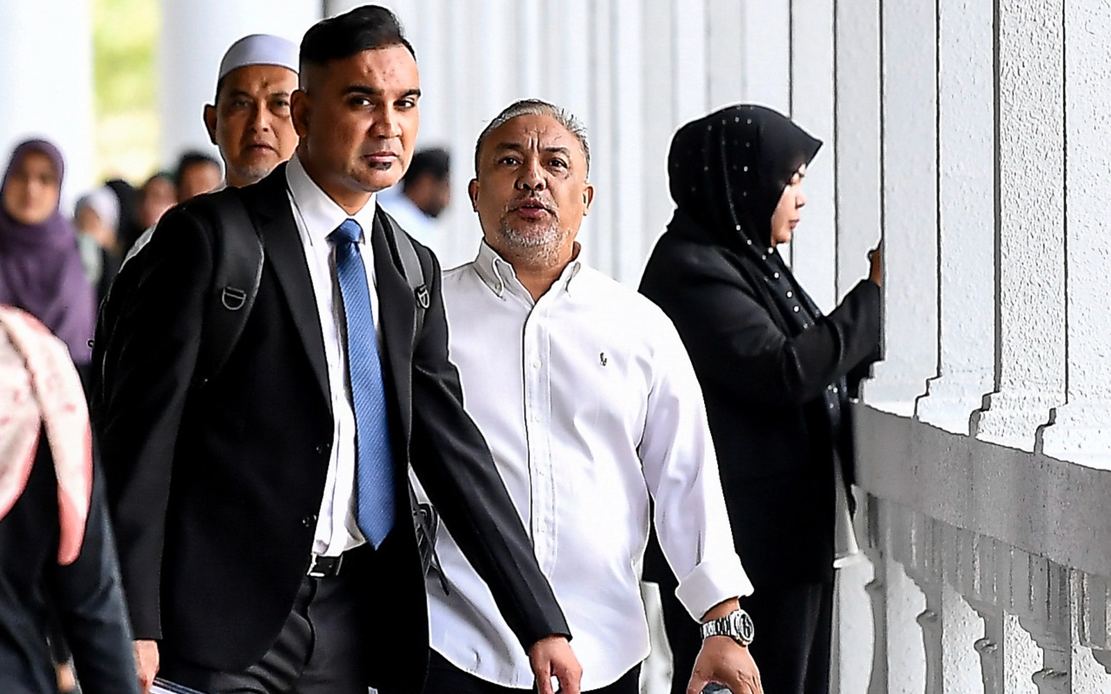 Unit trust agent ‘Datuk’ claims trial to cheating, using fake documents | FMT