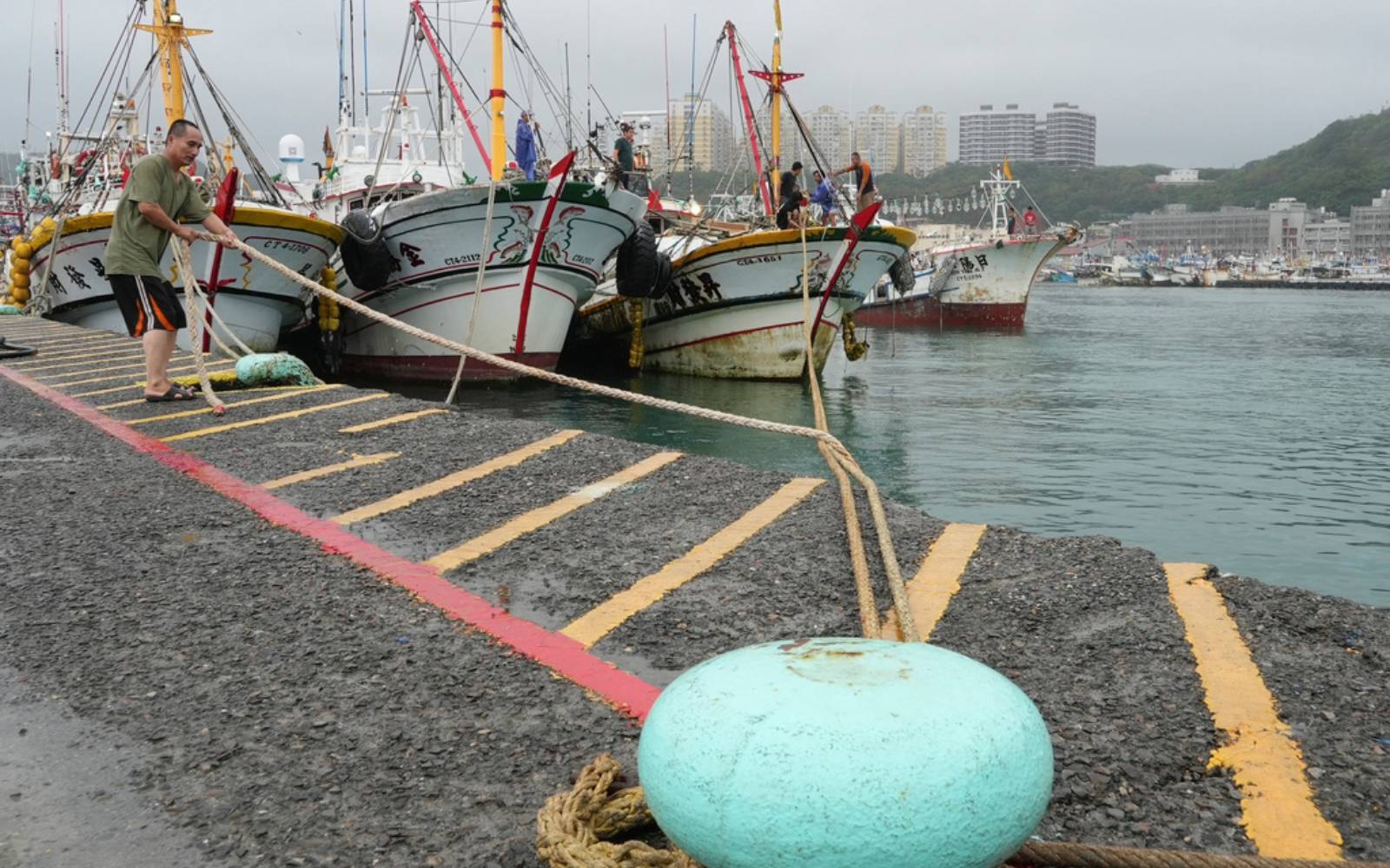 Taiwan shuts down for arrival of Super Typhoon Kong-rey | FMT