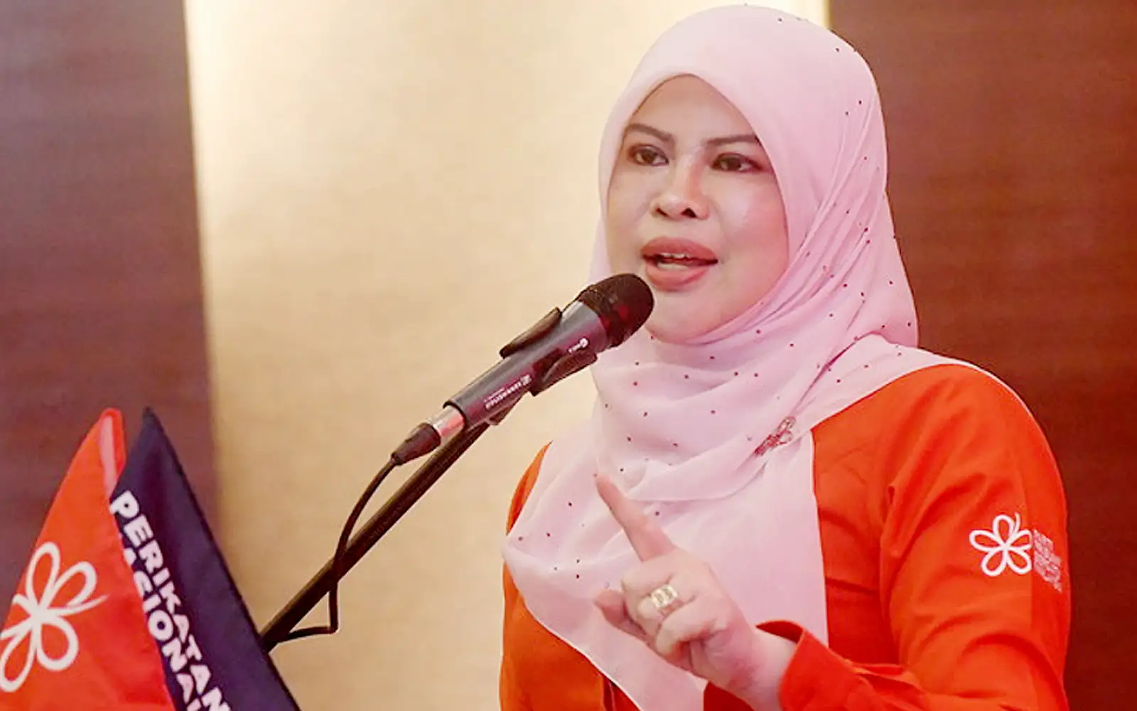 Rina Harun tak pertahan ketua Wanita Bersatu | FMT