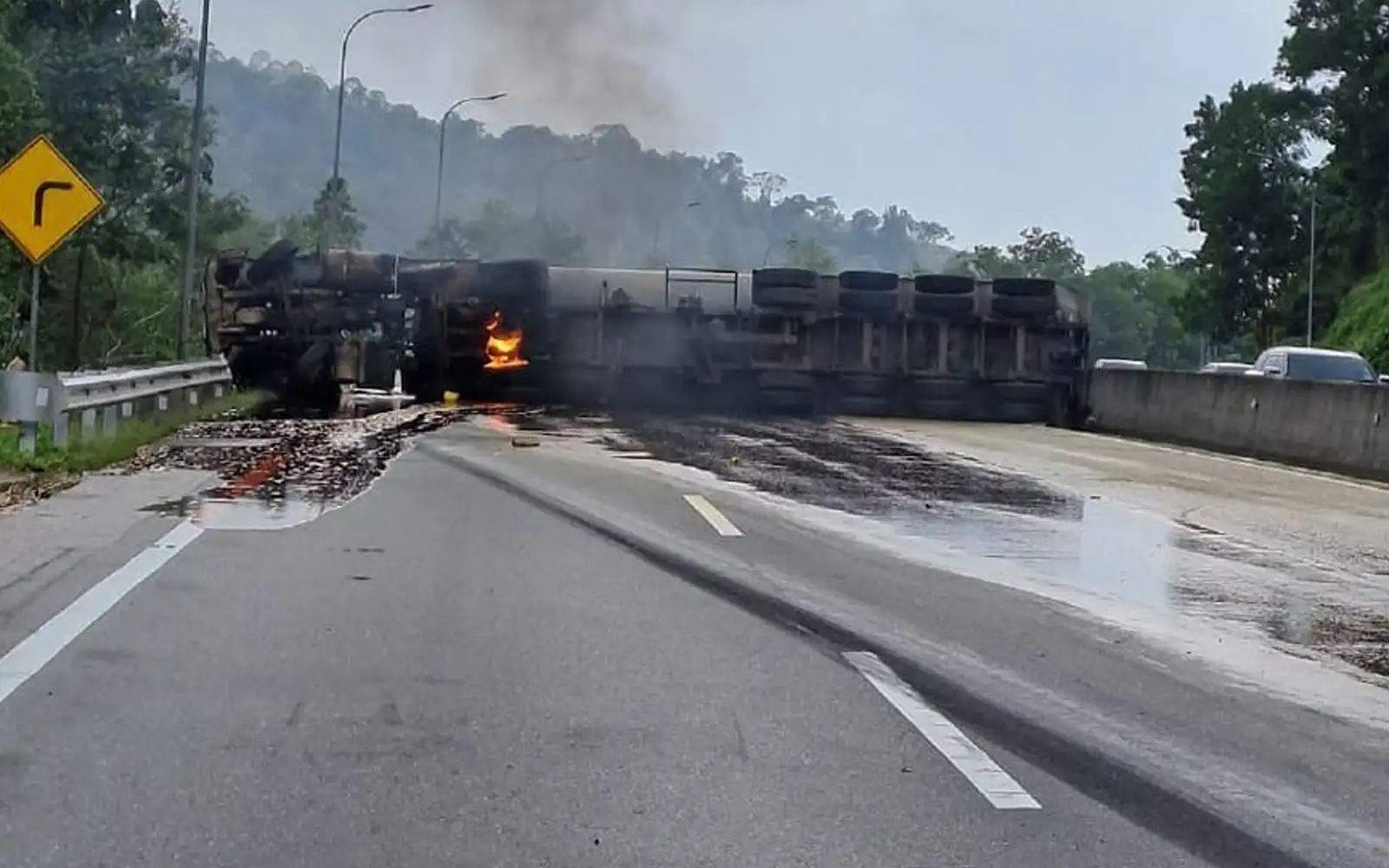 Driver killed in tanker crash on KL-Karak highway, say cops | FMT