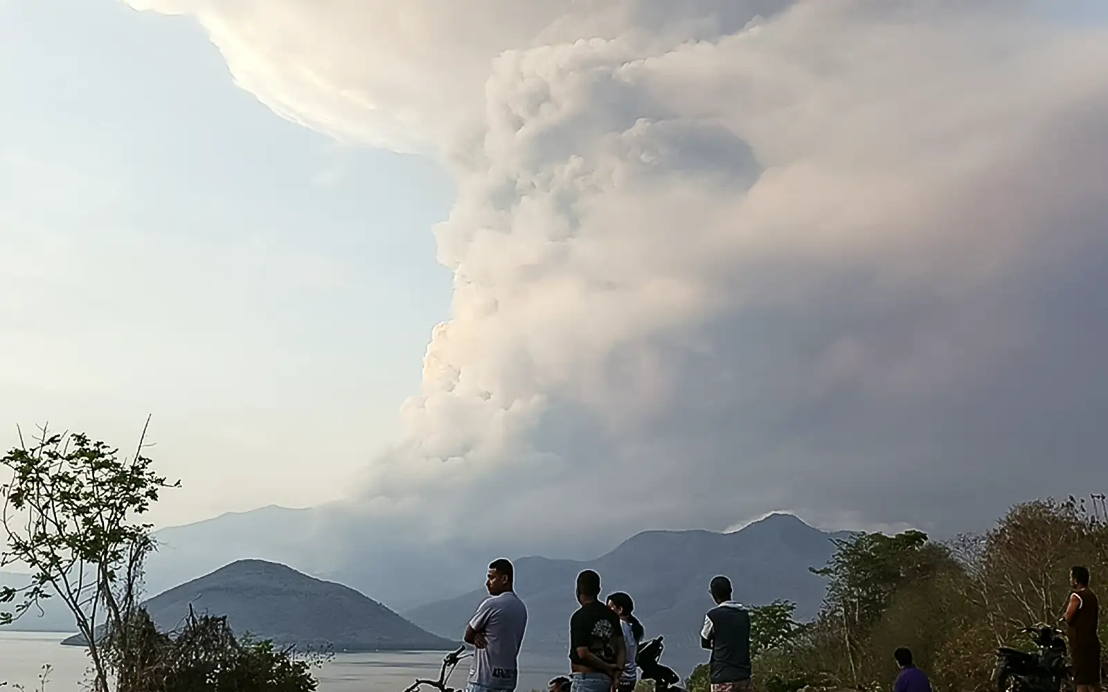 Govt to evacuate 83 Malaysians after Mount Lewotobi eruption | FMT