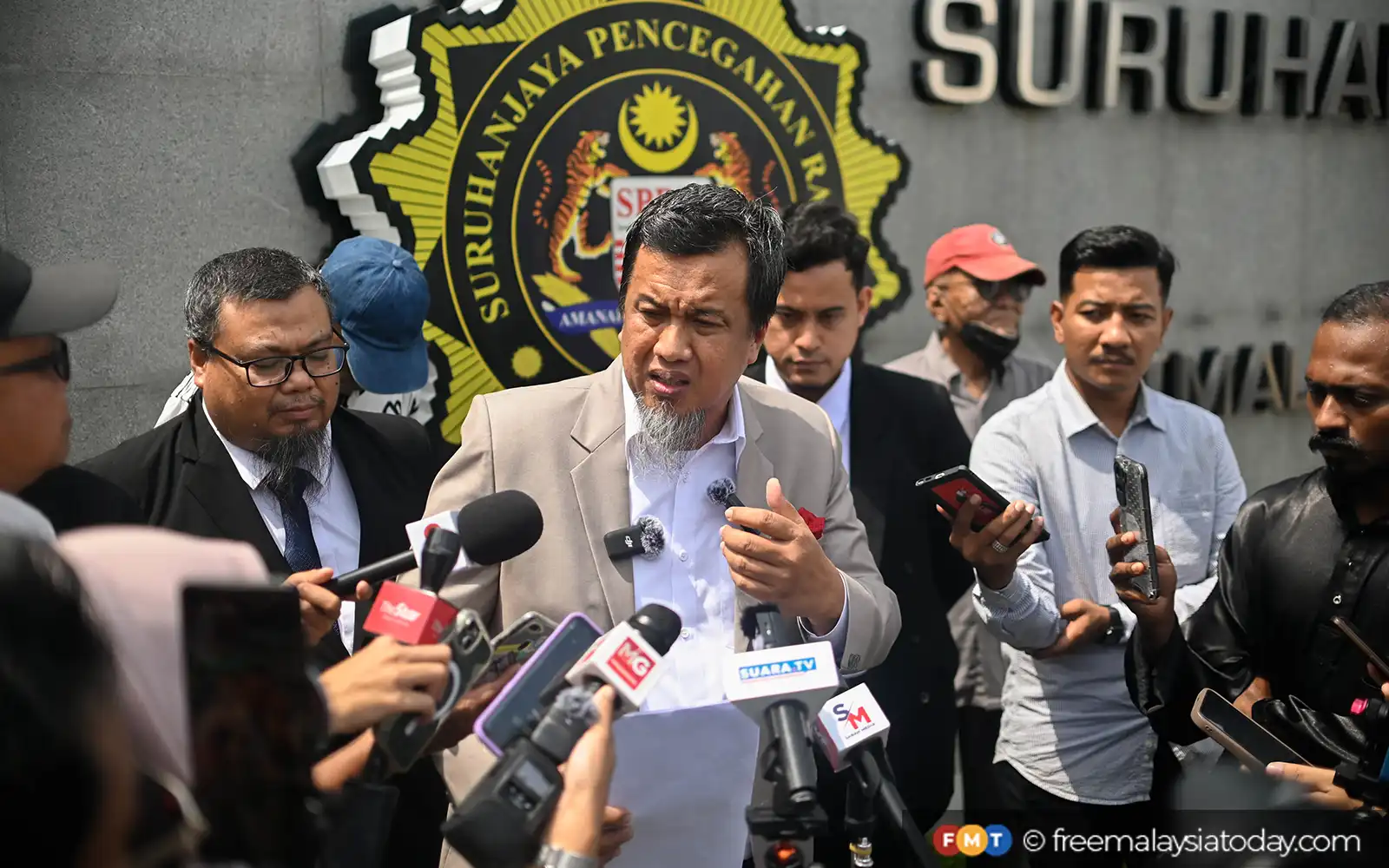 NGO lapor SPRM, selar individu tak serah maklumat rasuah Adun | FMT