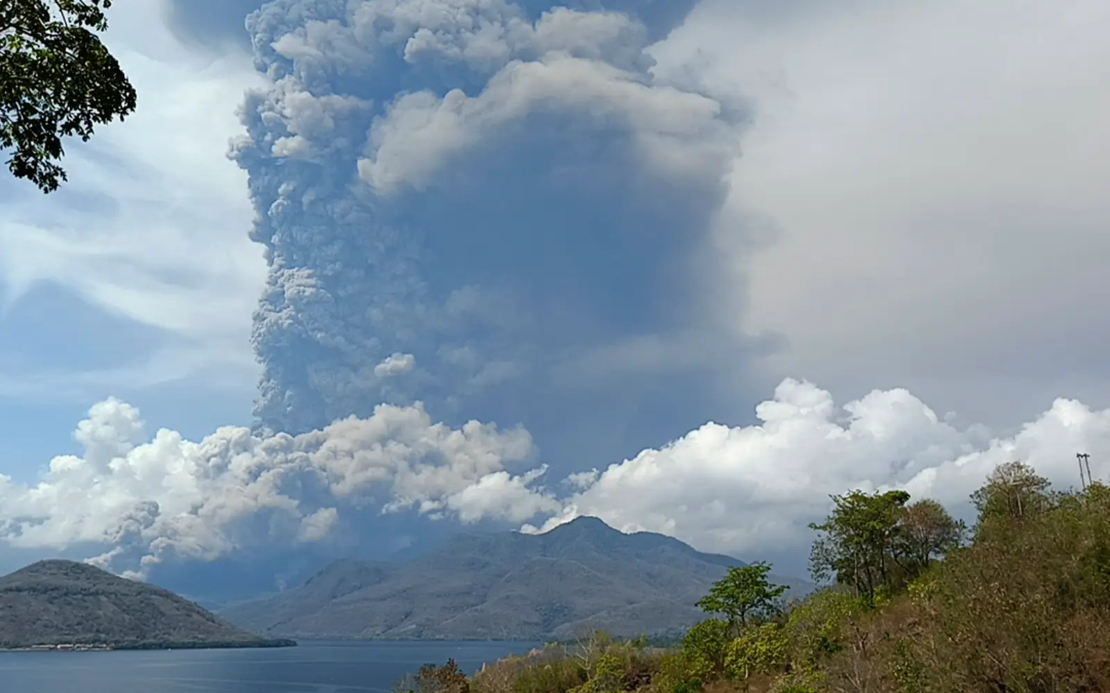 Indonesia’s Mount Lewotobi erupts again, govt to widen restricted zone ...