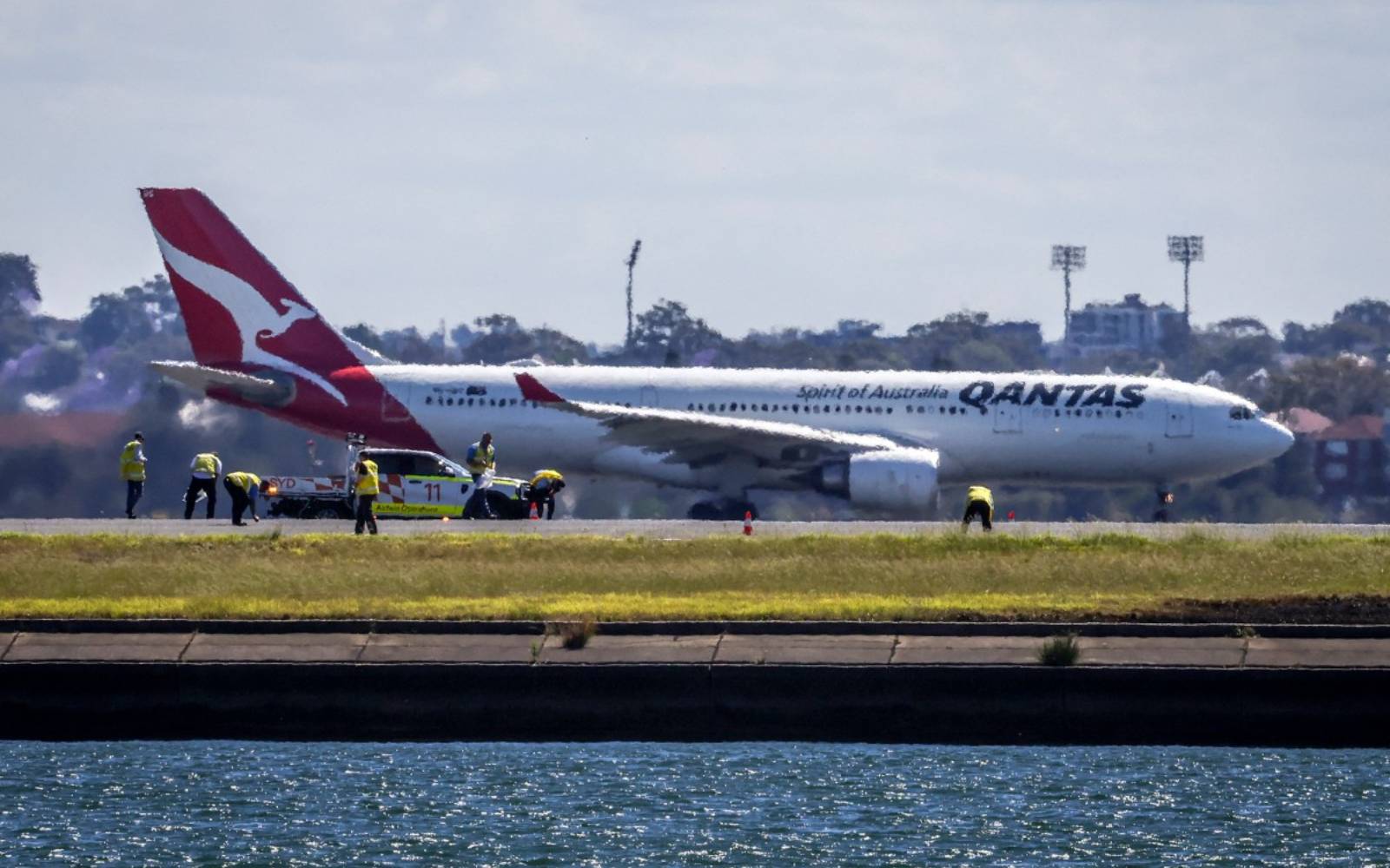Qantas plane returns to Australian airport due to ‘engine failure’ | FMT