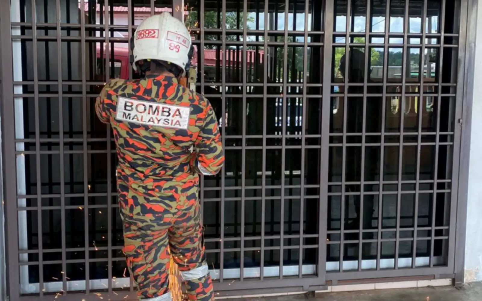 Bau busuk, 2 mayat warga emas ditemukan | FMT