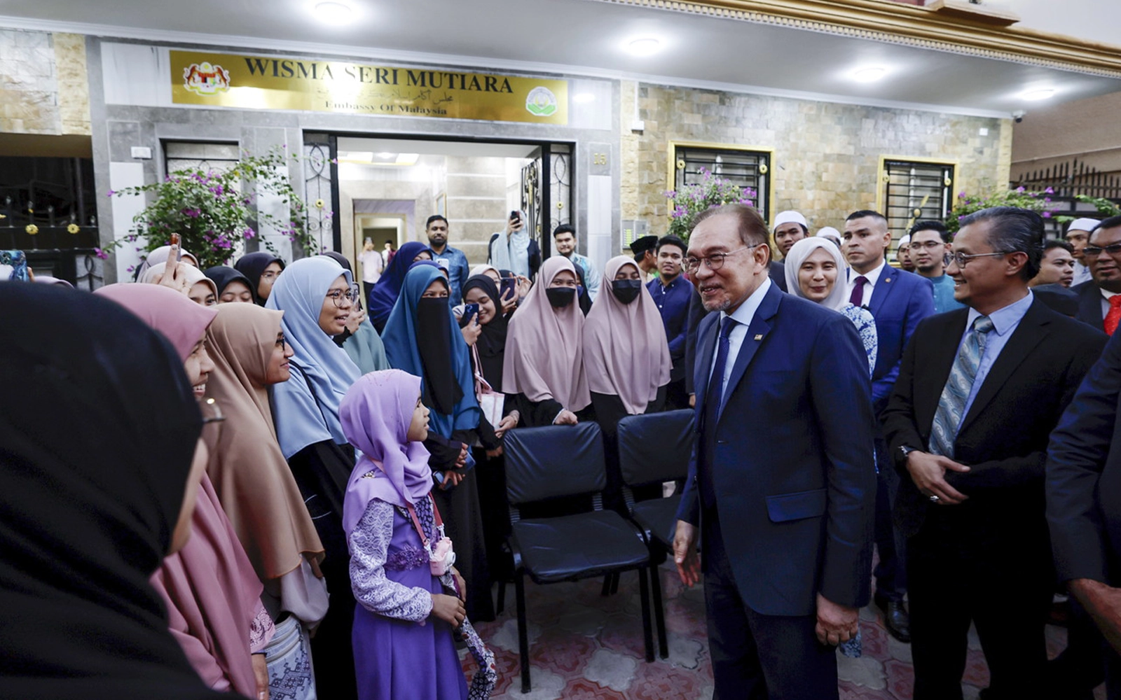 Anak muda Islam perlu dilatih terap nilai Islam dalam AI, kata PM | Hot FM