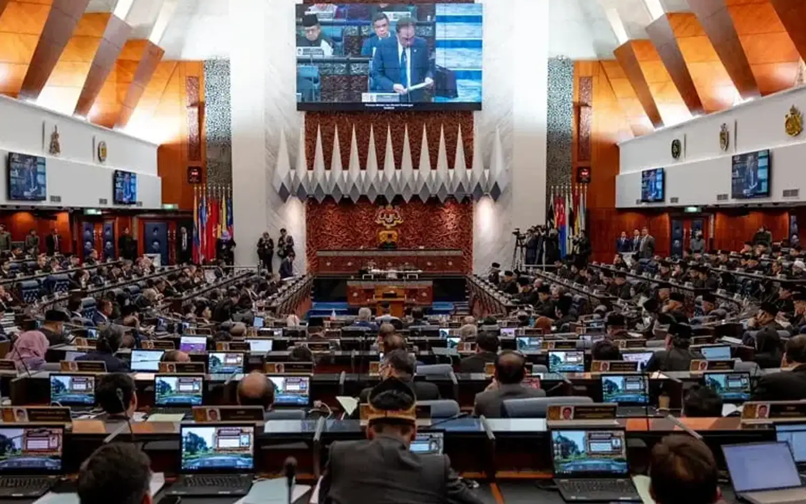 Dewan Rakyat lulus Belanjawan 2025 | FMT