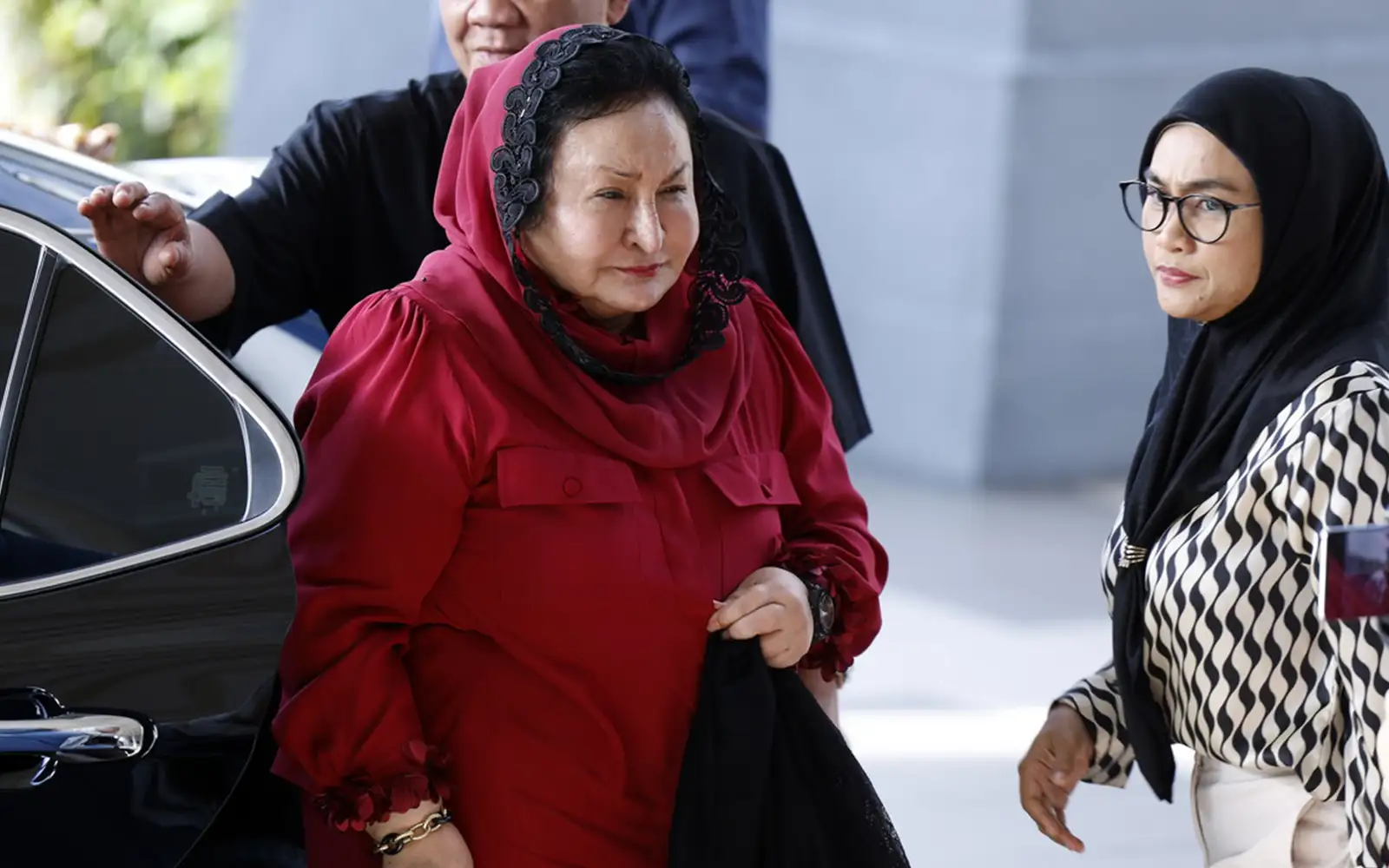 Perjelas pembebasan Rosmah atau berisiko hilang sokongan, PH dan DAP ...