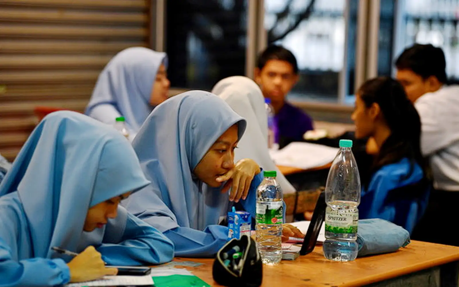 Teachers’ union backs ministry on holding SPM despite floods | FMT