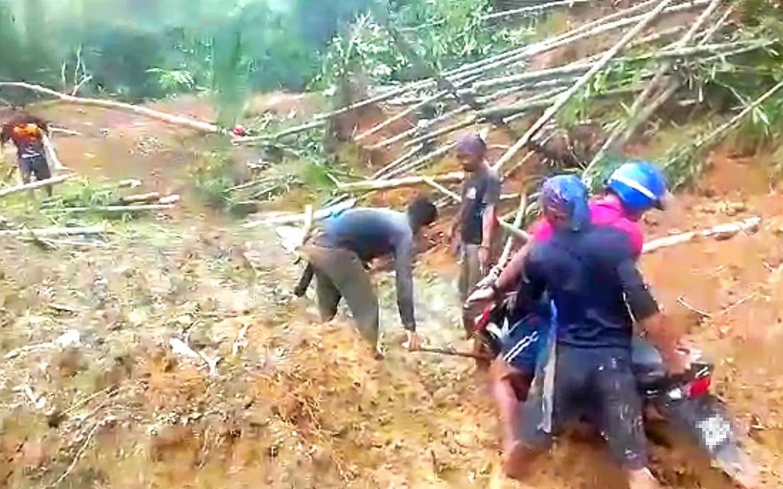 Cerun runtuh, Orang Asli Pos Gob terputus hubungan | FMT