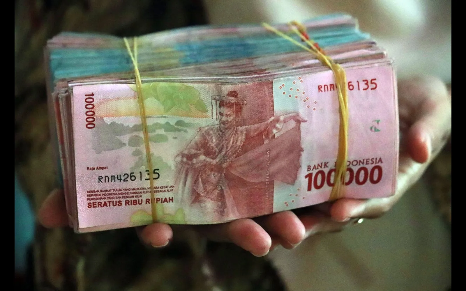 Indonesia undertakes ‘quite bold’ intervention to prop up rupiah | FMT