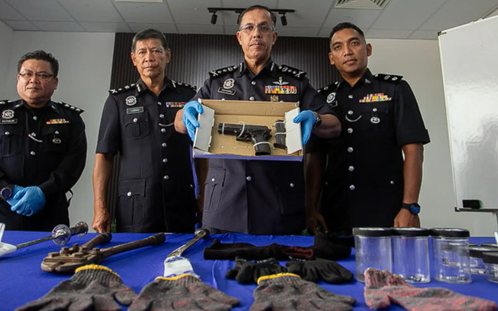 2 armed criminals shot dead by cops in Tanjung Malim | FMT