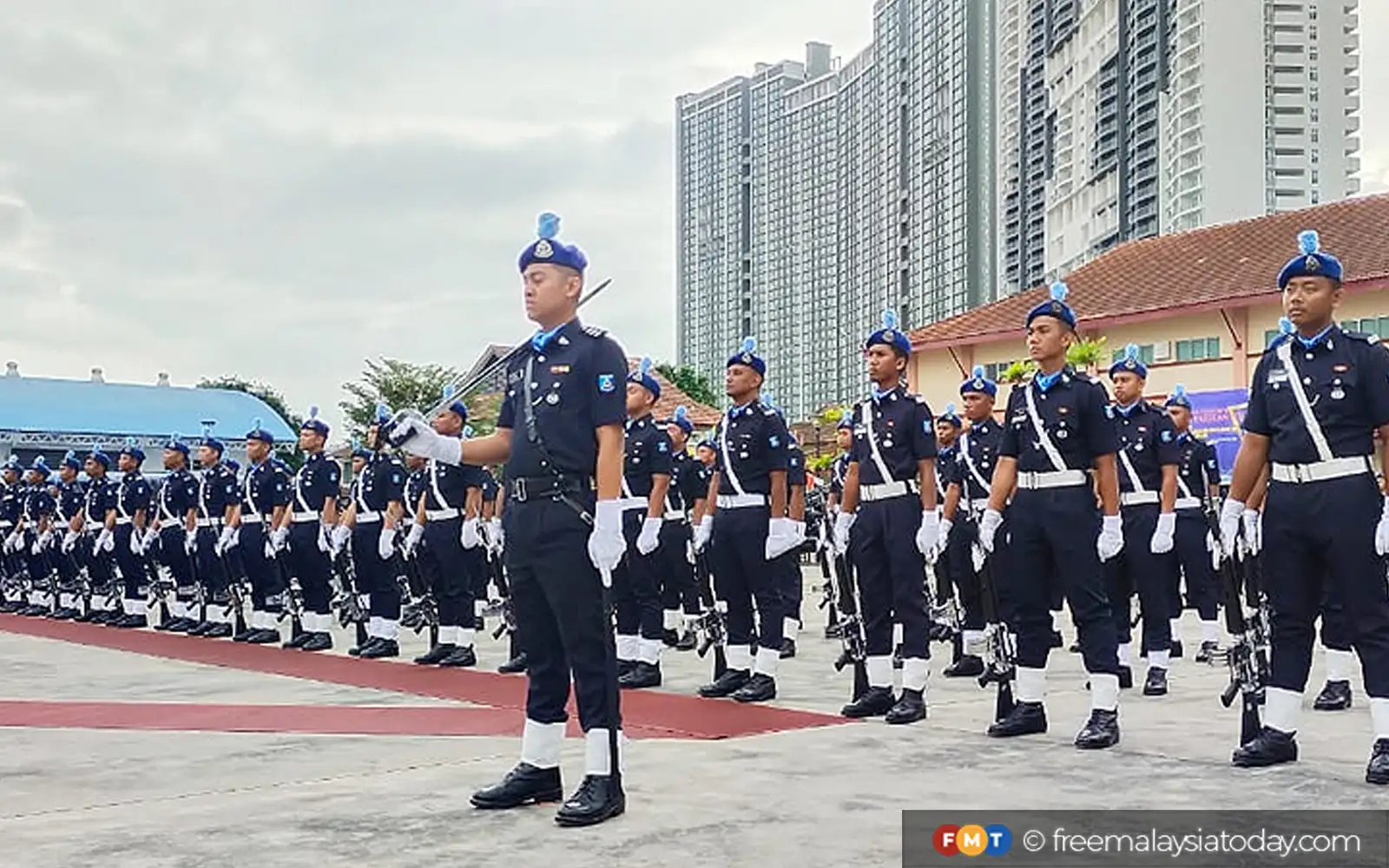 9,000 polis bakal ditempatkan di kuarters guru | FMT