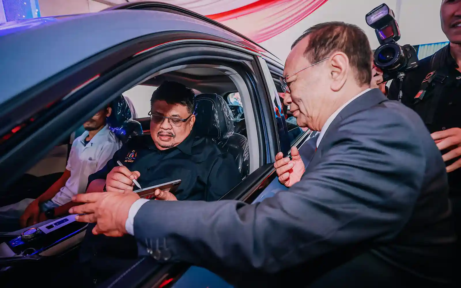 300 stesen cas EV akan ditambah dalam tempoh 2 tahun di Melaka | Hot FM