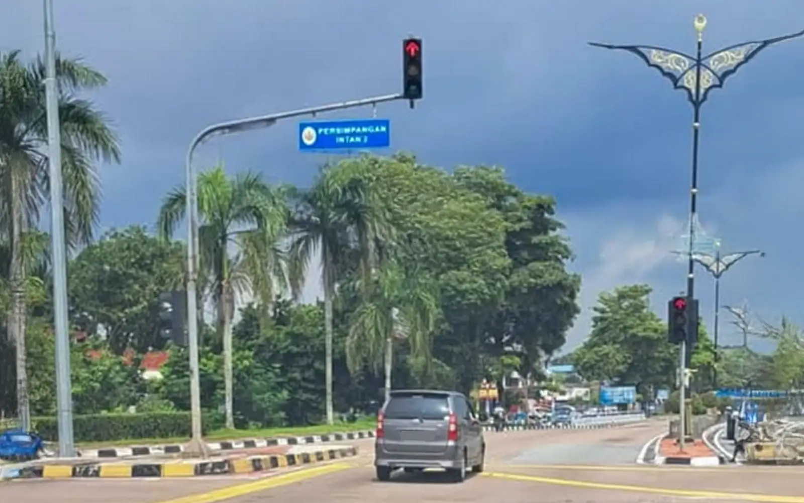 Heret pemandu langgar lampu isyarat ke mahkamah, kerajaan digesa | FMT