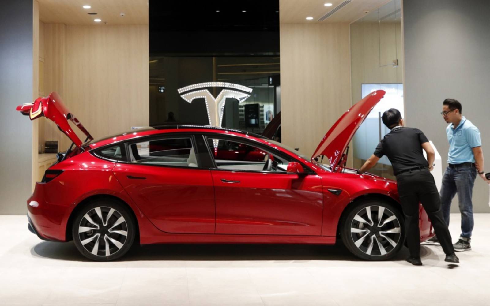 Trump revokes Biden’s 50% EV target, freezes unspent funds | FMT