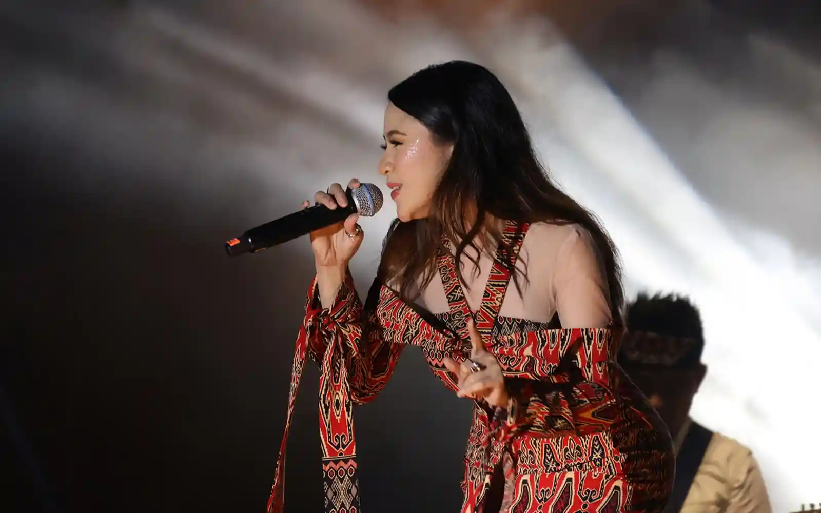 Man nabbed for alleged death threat to local singer, say cops | FMT