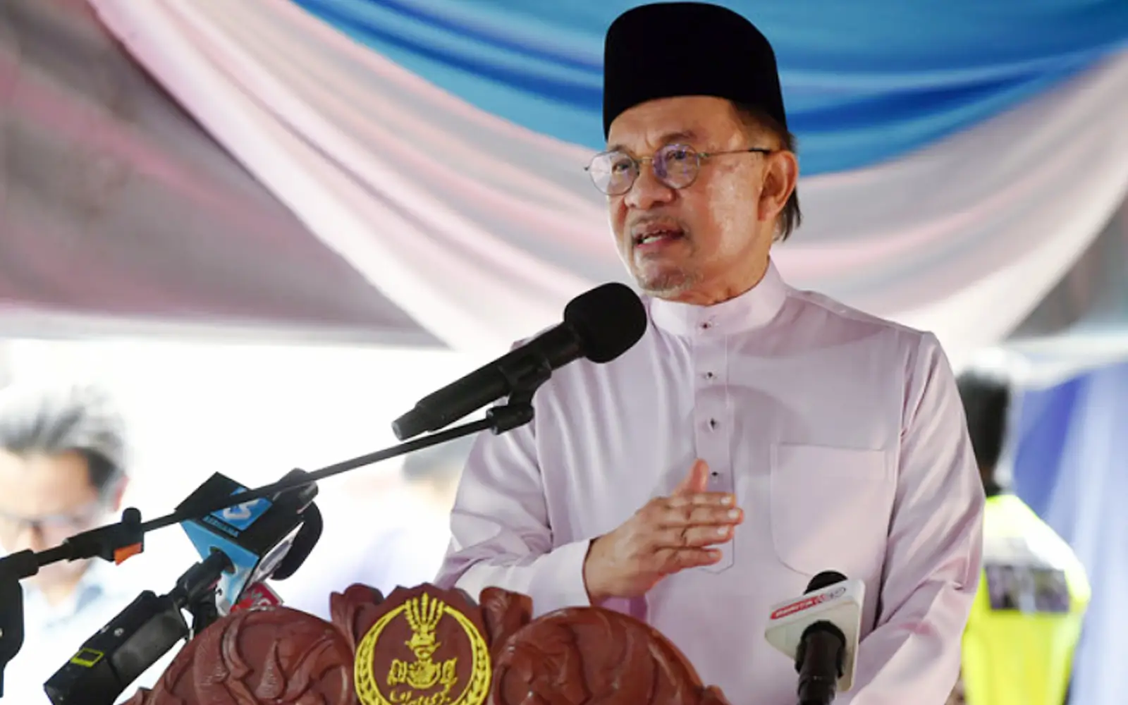Anwar rebukes critics who question govt’s plans to rebuild Gaza | FMT