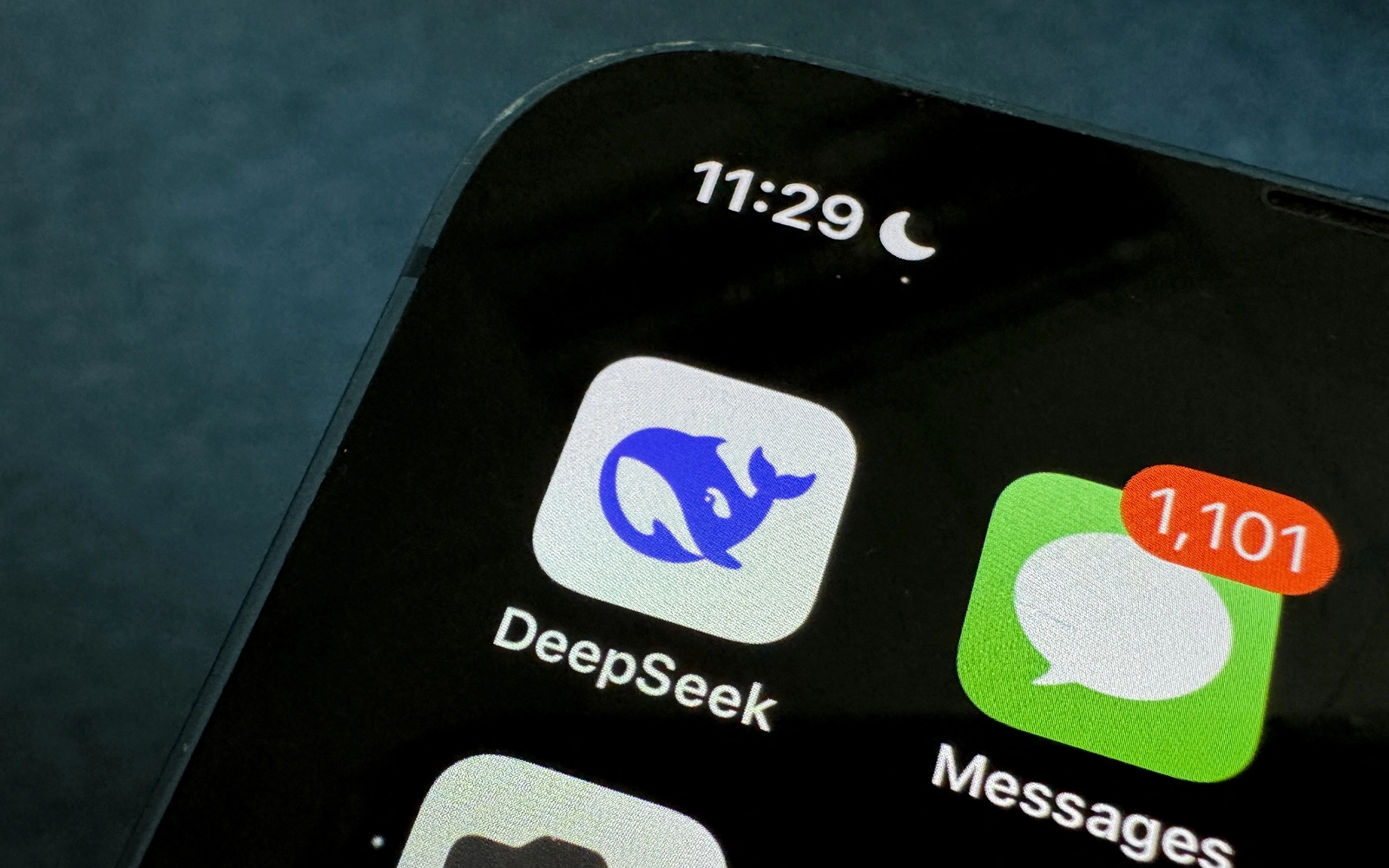 Chinese AI startup DeepSeek overtakes ChatGPT on Apple App Store | FMT