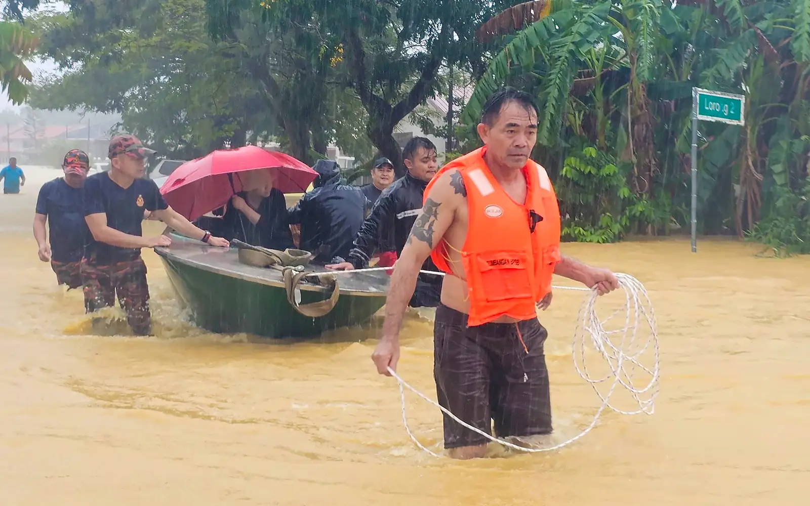 Number of flood victims in Sabah, Sarawak continues to rise | FMT