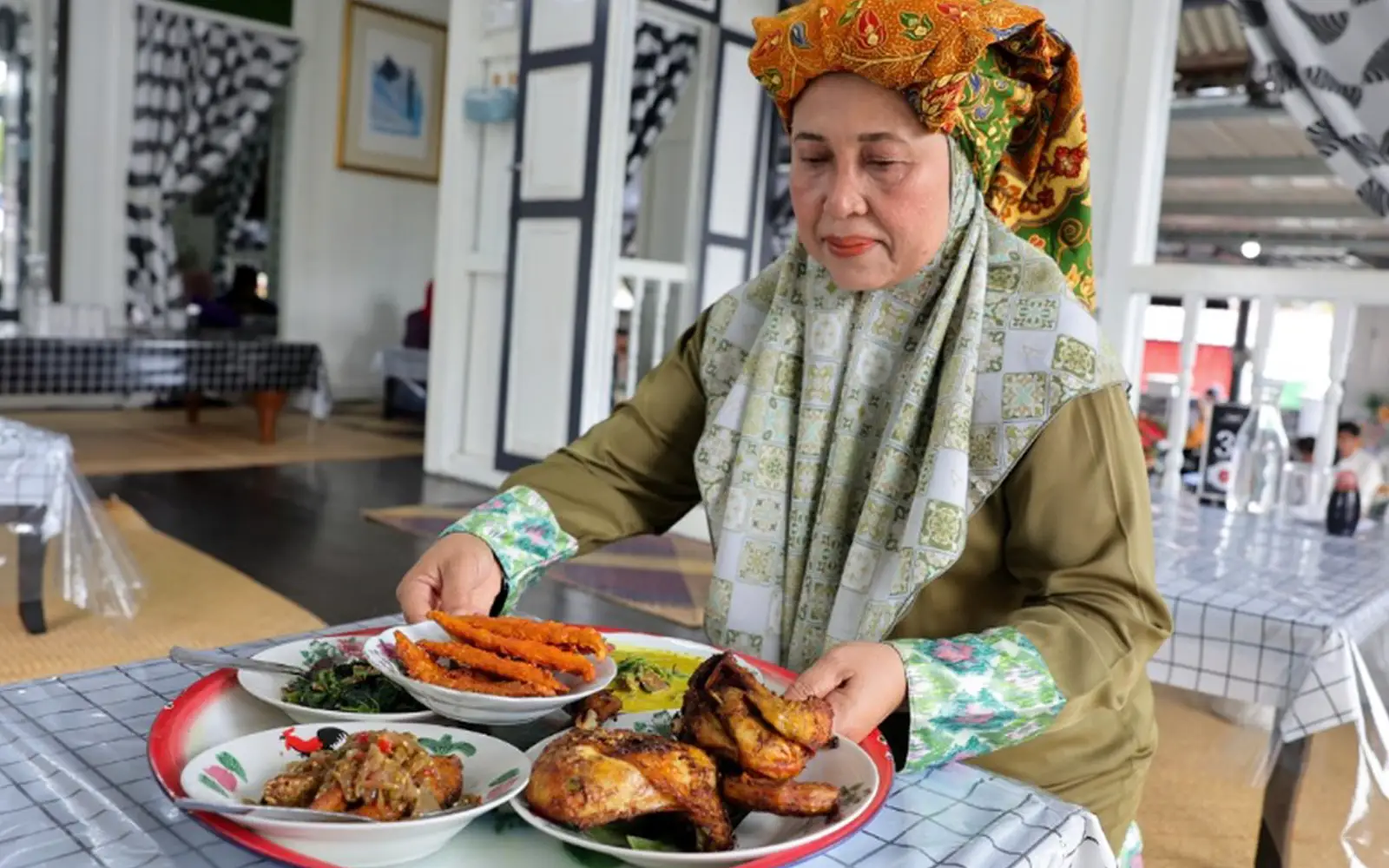 Sit cross-legged and enjoy old-school dining at this N Sembilan eatery ...