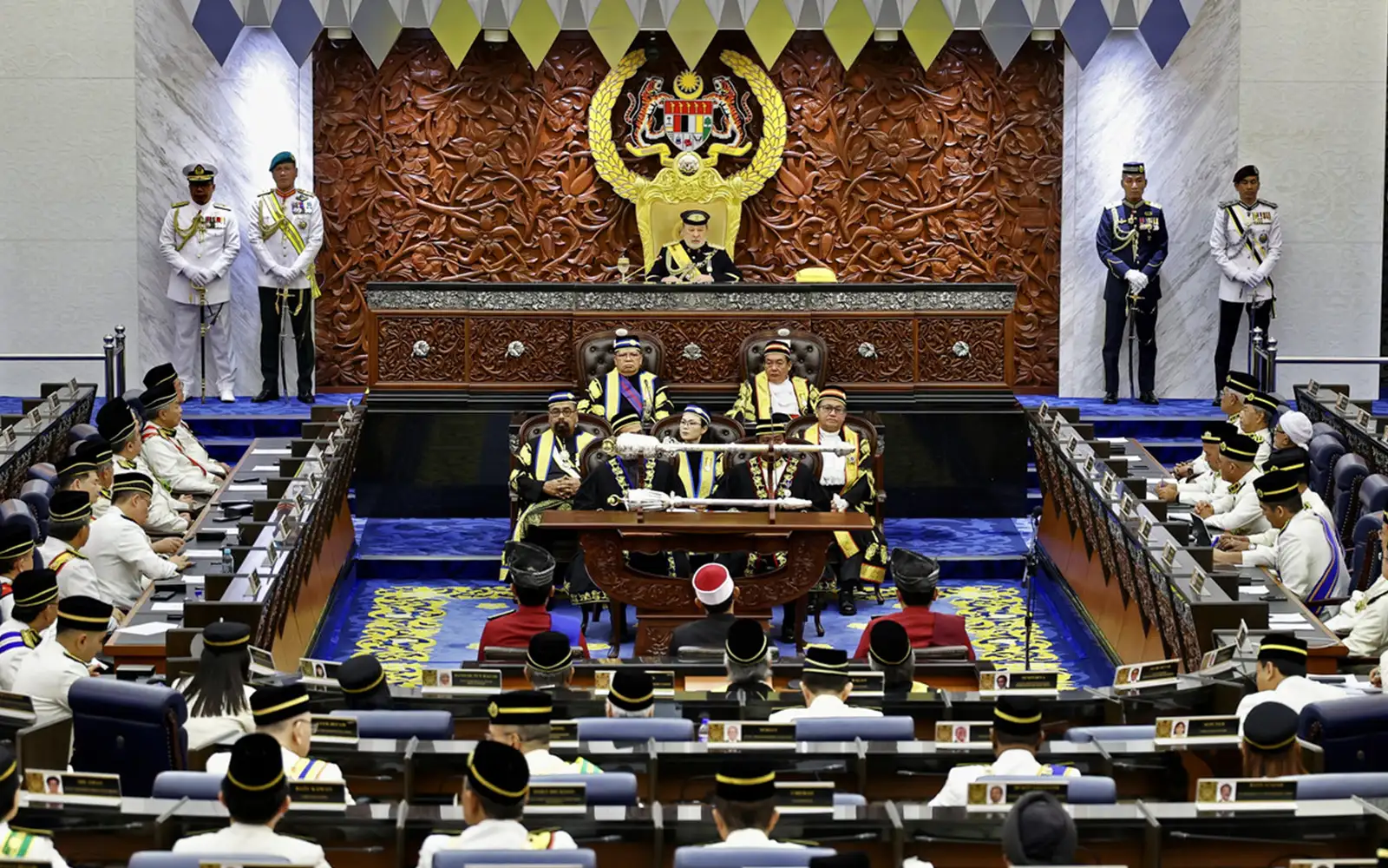 Pelihara kedaulatan negara walaupun seketul batu karang di tengah ...