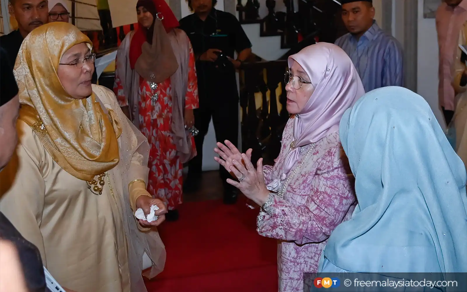 Pelihara seni kraf tekstil demi warisan negara, titah Tengku Ampuan Pahang | FMT