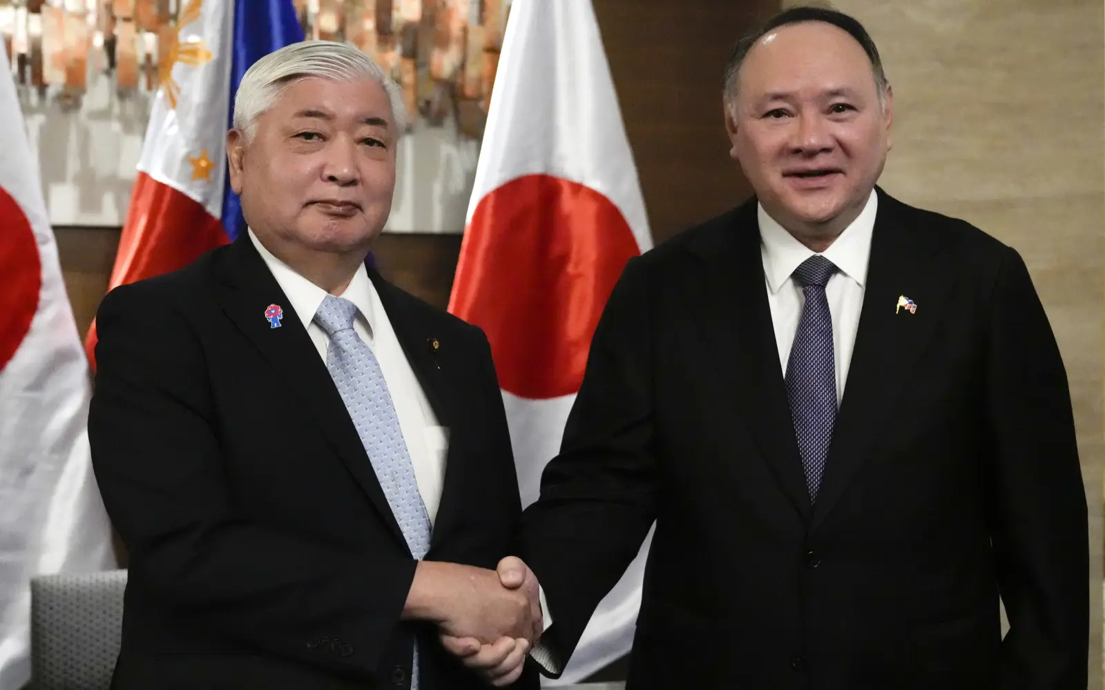 Philippine, Japanese ministers look to further build defence ...