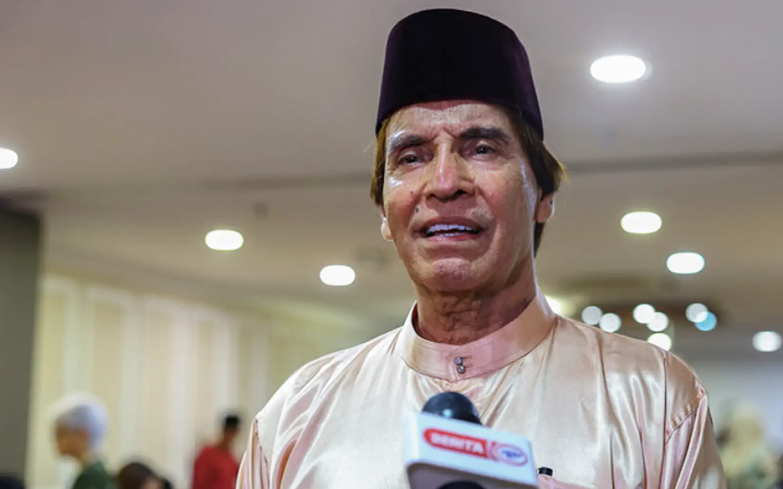 16 artis veteran tunggu rumah PPR, kata DJ Dave | Hot FM