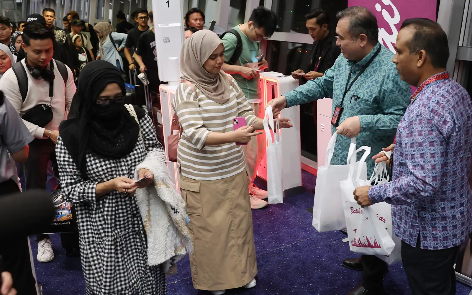 Last-minute seats to East Malaysia still available, says Loke | FMT