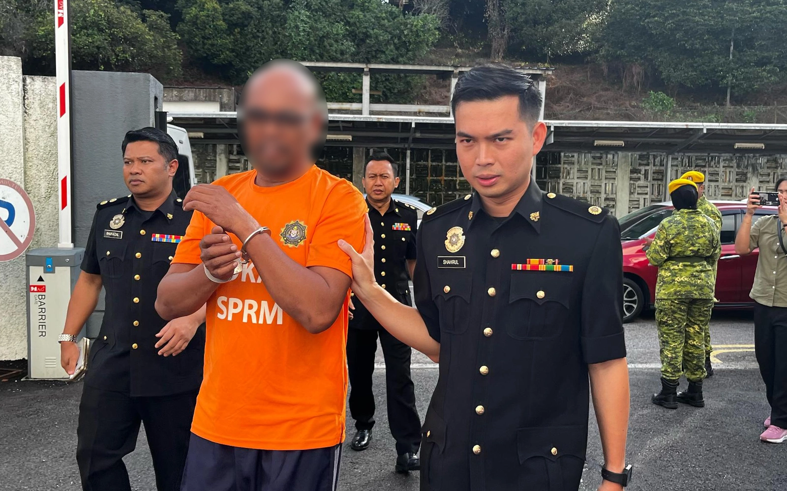 Ubah wang haram: Pengarah syarikat bergelar Datuk direman | FMT