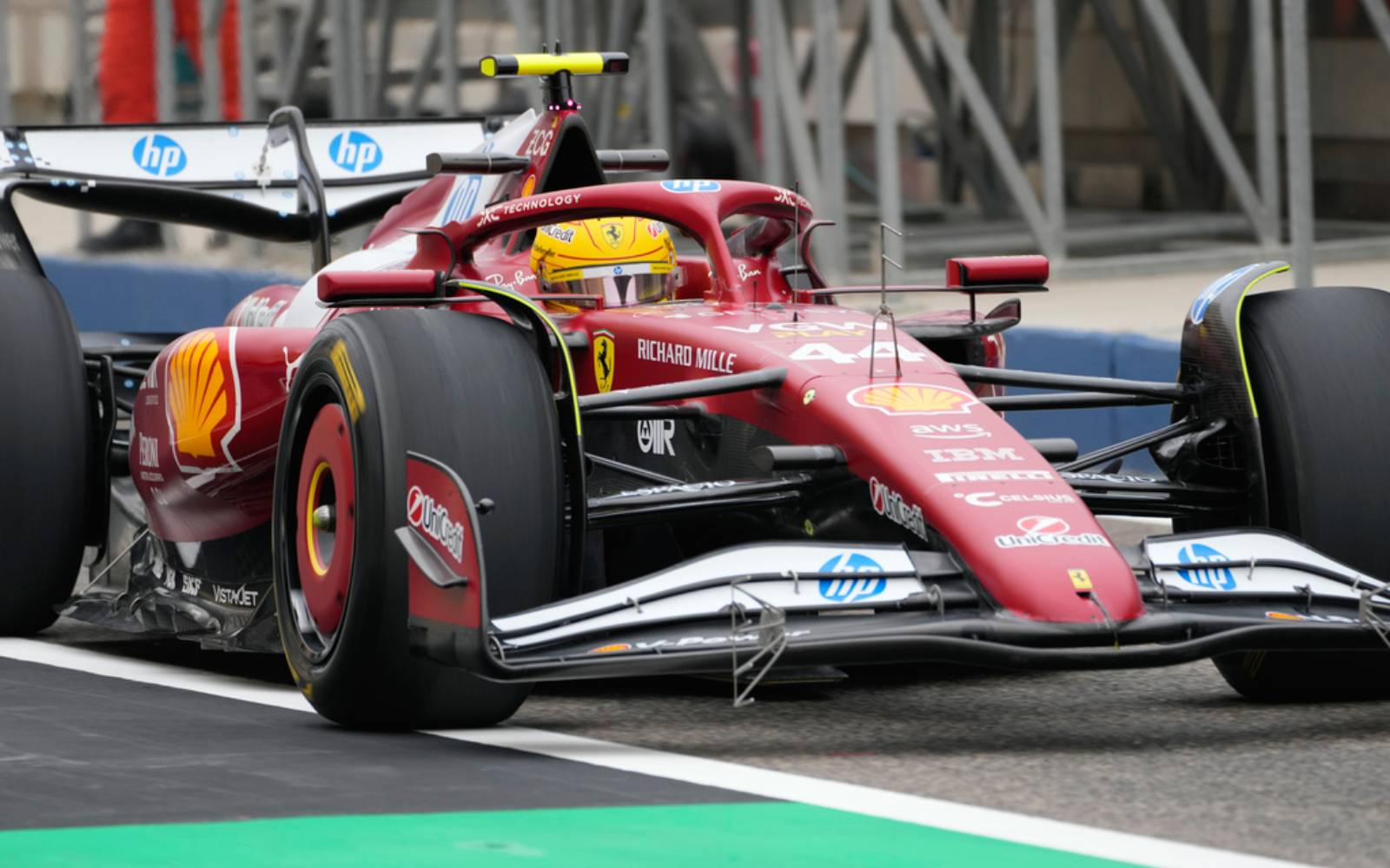 Hamilton eyes dream Ferrari start as F1 revs up in Melbourne | FMT