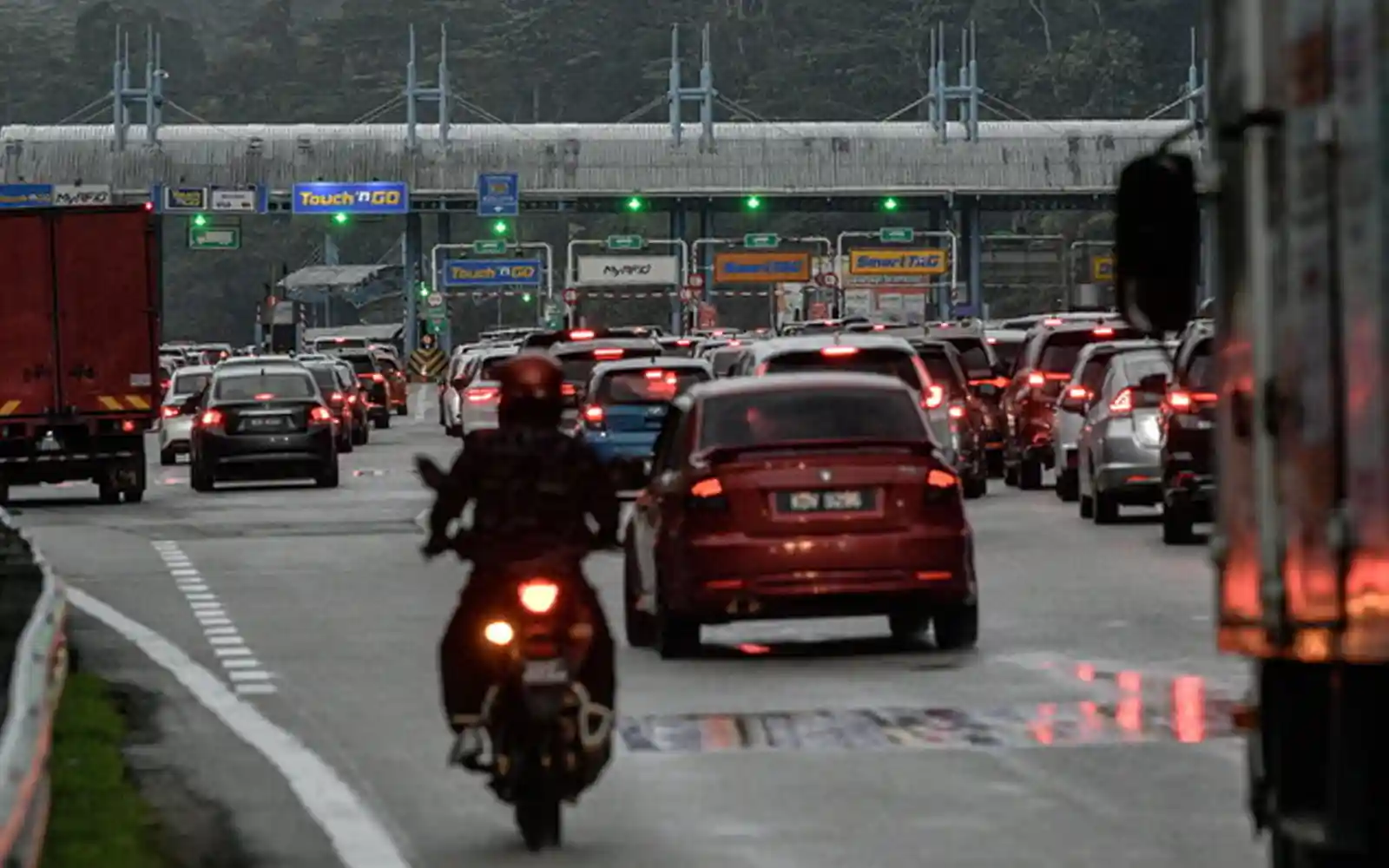 Slow going on major stretches of E1, E2 highways | FMT