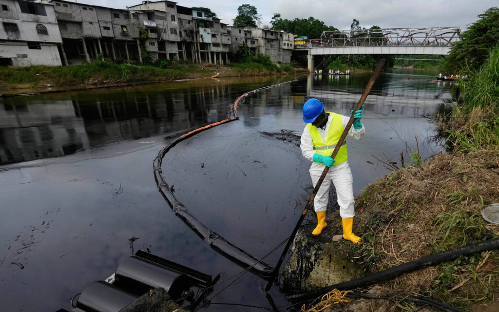Oil spill in Ecuador river brings emergency declaration | FMT