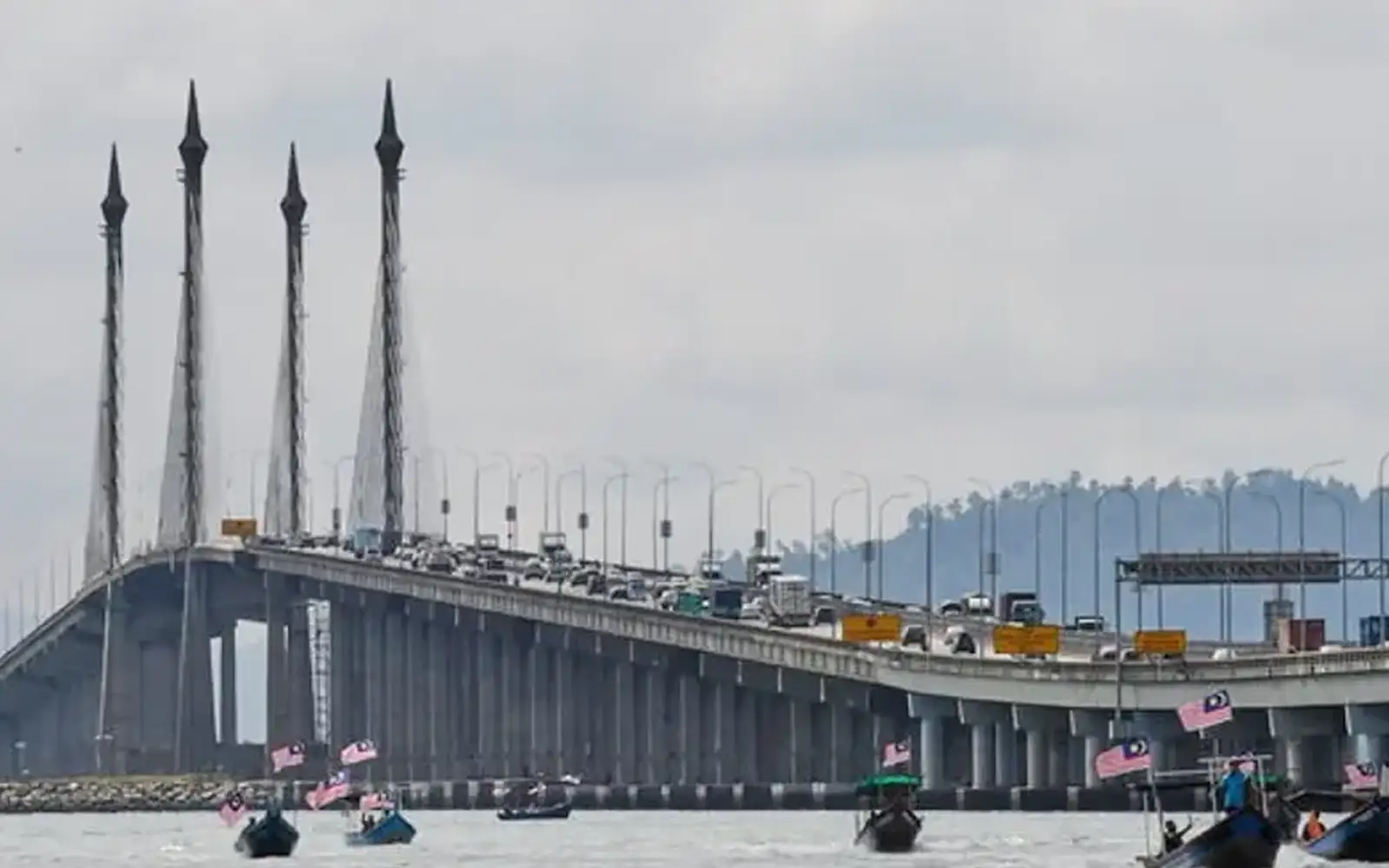 Man falls off Penang bridge, search operation launched | FMT