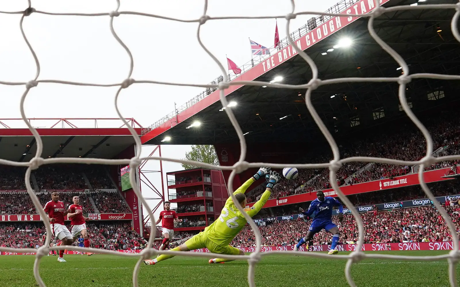 Everton’s Doucoure dents Forest’s Champions League qualification hopes ...