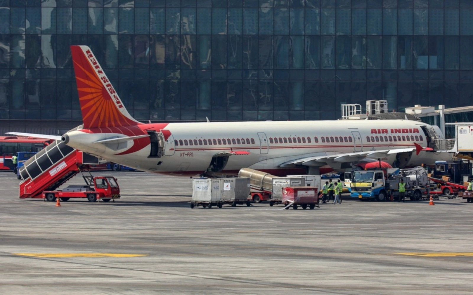 India suspends flights at 24 airports | FMT