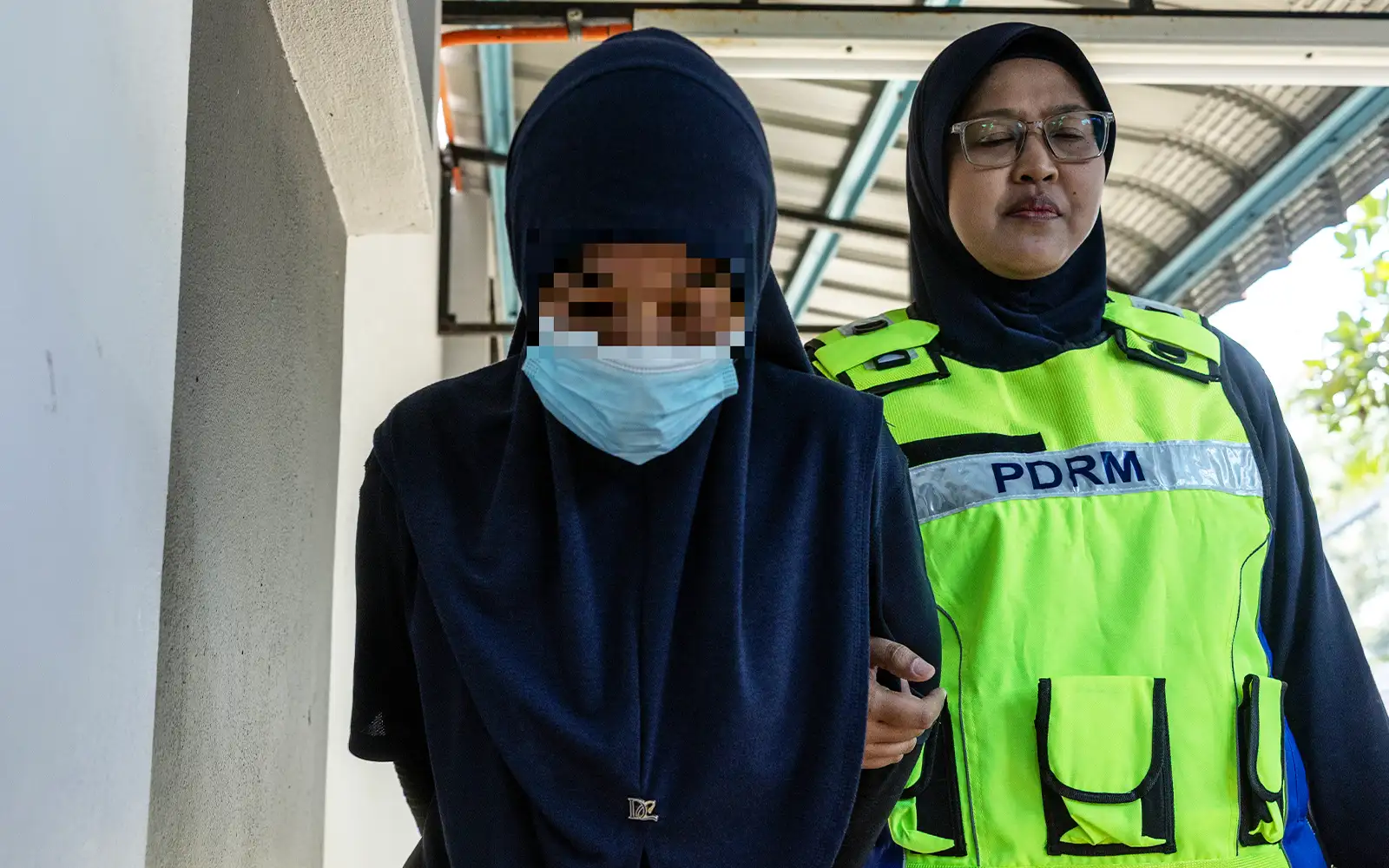 Reman suspek kes simbah asid pengusaha spa disambung 4 hari | FMT