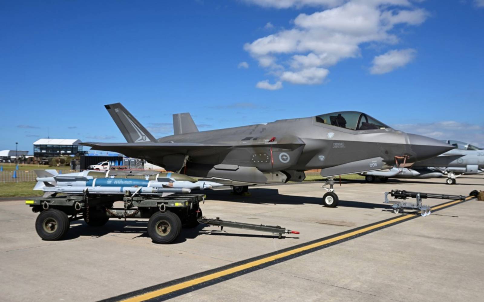 UK to purchase fighter jets capable of carrying tactical nuclear weapons | FMT