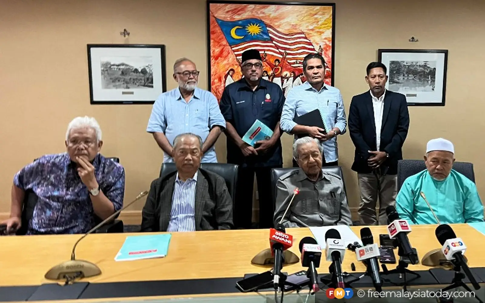 Dr M to invite Umno members to join new Malay unity alliance | FMT