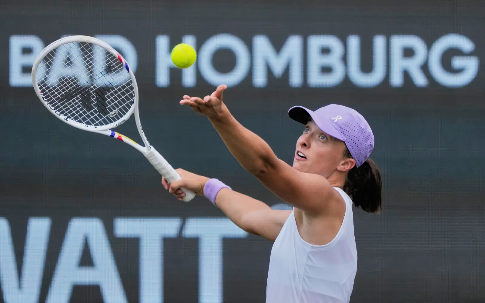 Swiatek weathers rain break with puzzles to reach Bad Homburg semis | FMT