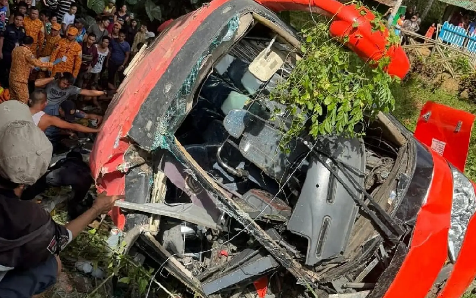 2 maut bas terjunam gaung di Filipina | FMT